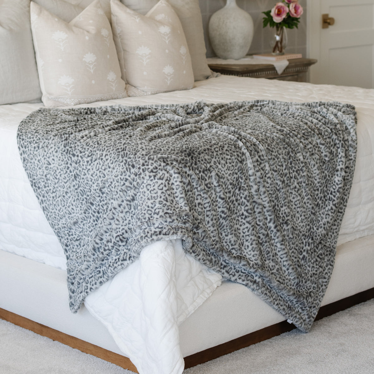 Snow Leopard Faux Fur Home Throw Blankets – Graced Soft Luxuries